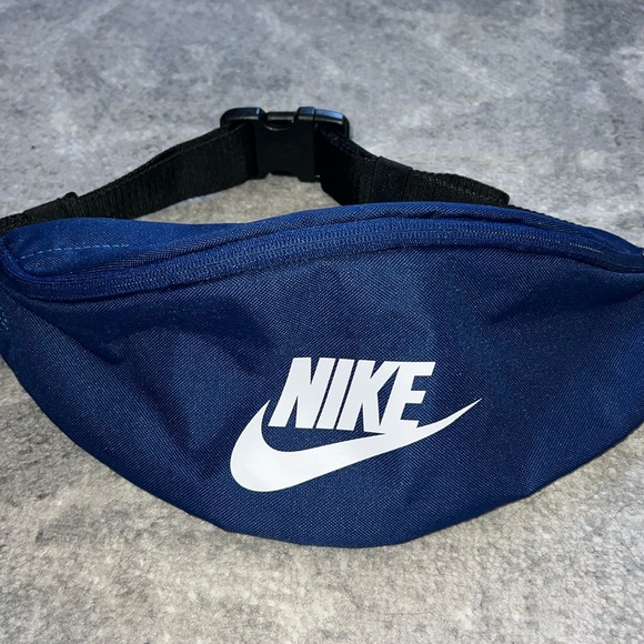 Nike | Bags | Nike Heritage Waistpack | Poshmark